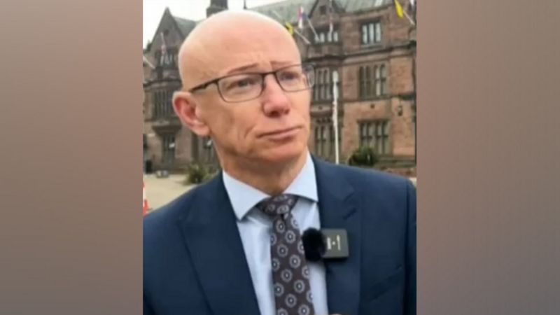 Coventry council boss quits for another authority - BBC News