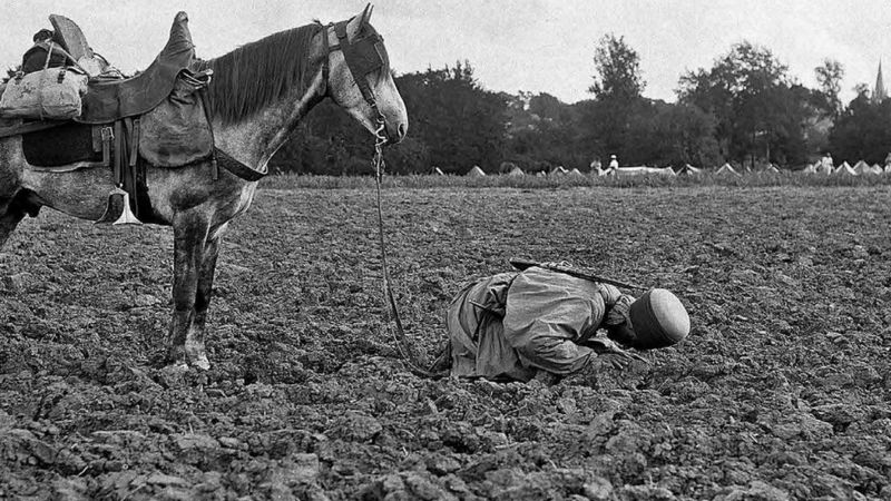 Forgotten Muslim soldiers of World War One 'silence' far right - BBC News