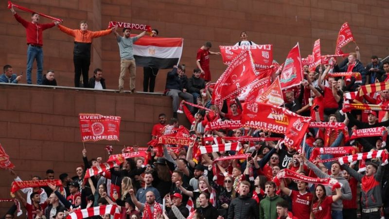 Champions League: Crowds number 750,000 at Liverpool parade - BBC News