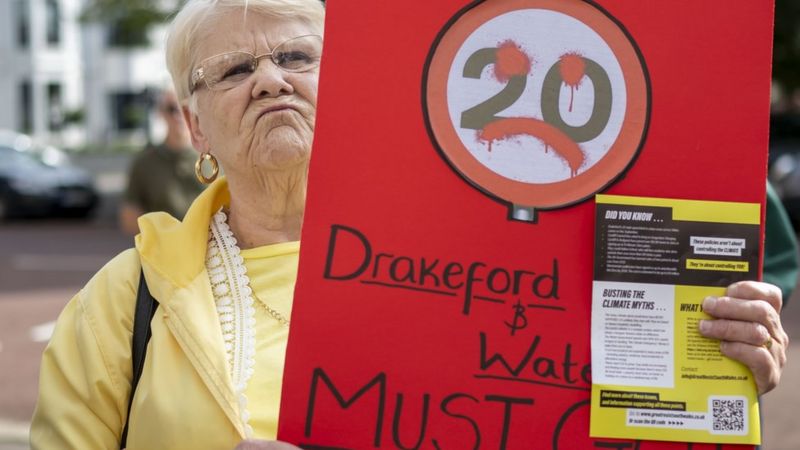 Wales 20mph limit: Cardiff protest march as petition tops 400k - BBC News