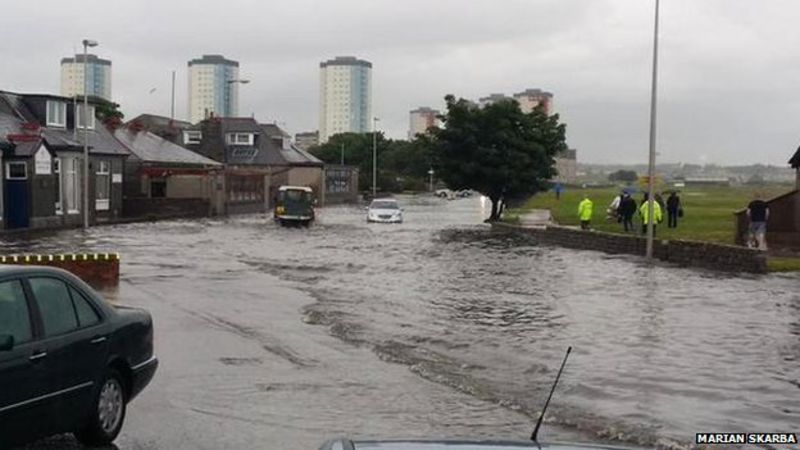 Torrential rain causes flooding in Aberdeen - BBC News