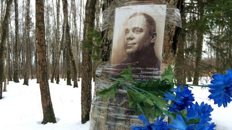 Russian plaques mark Stalin's victims - BBC News