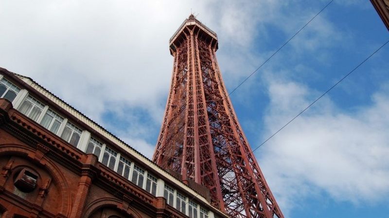Blackpool Tower wins civil engineering heritage award - BBC News