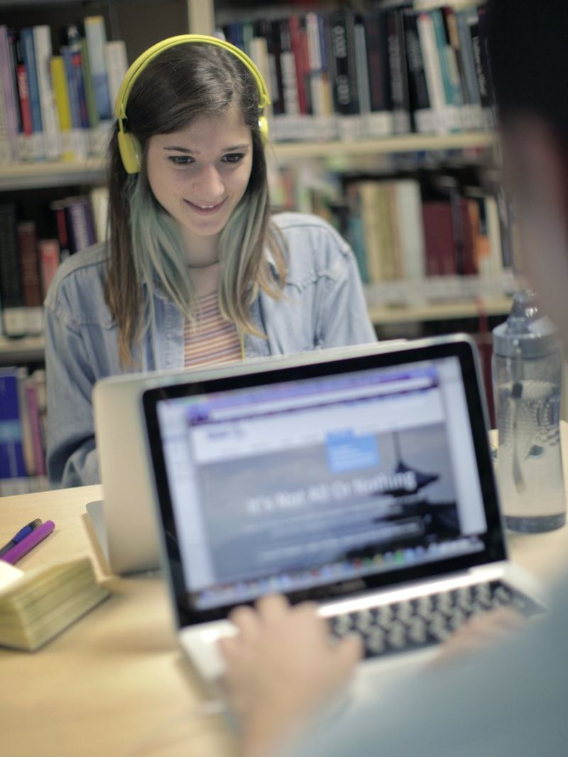 Five young people describe their dream internet - BBC News