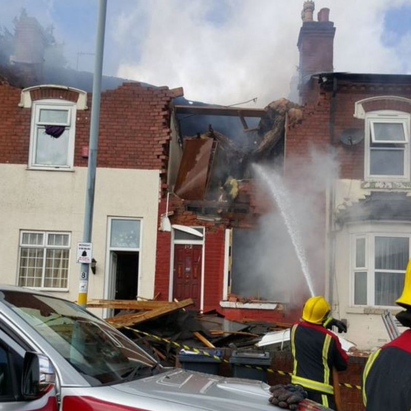'Gas explosion' blows roof off Birmingham house - BBC News