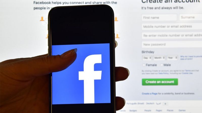 Social-media images shown as evidence of 'Russian trolls' - BBC News