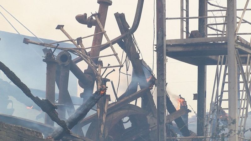 Fisons: Victorian factory near Ipswich destroyed by fire - BBC News