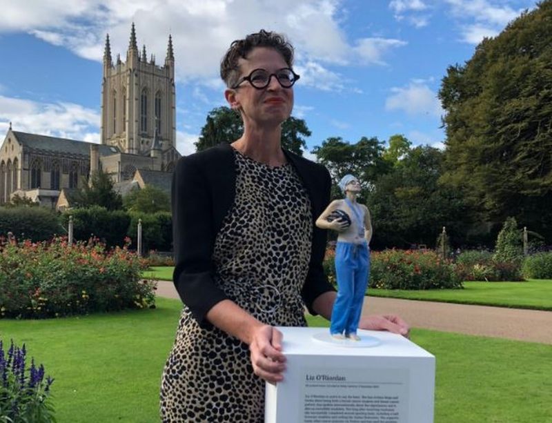 Breast cancer surgeon Dr Liz O'Riordan unveils statue of herself - BBC News