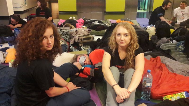 Polish doctors on hunger strike in healthcare row - BBC News