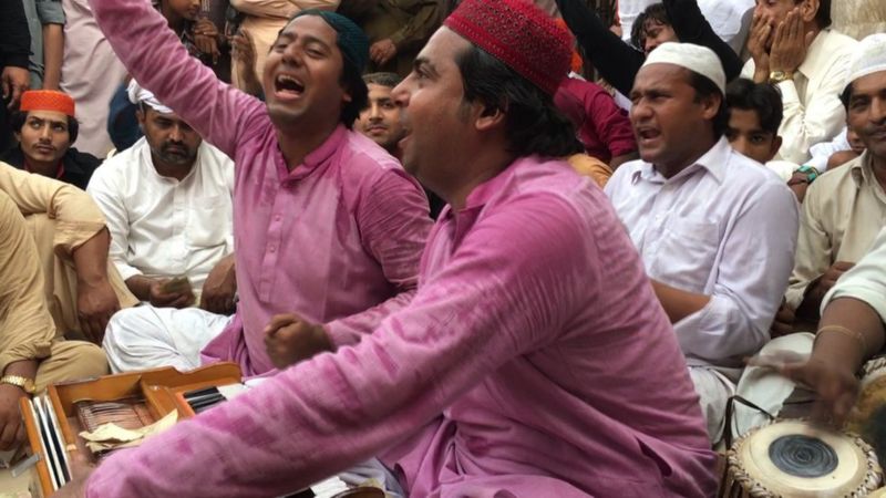 New stars emerge in Qawwali music dynasty in Pakistan - BBC News