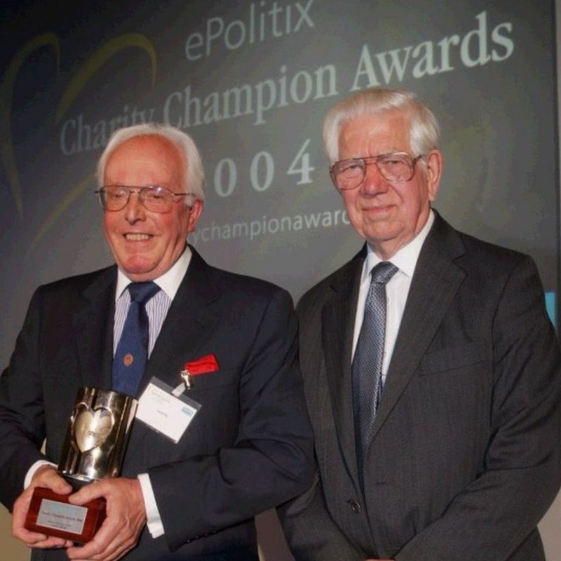 Obituary: Brian Rix - BBC News