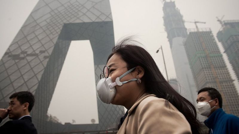 China pollution: Survey finds 70% of firms break regulations - BBC News