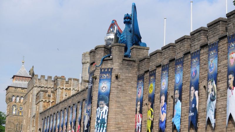 Dragon 'conquers' Cardiff castle for Champions League - BBC News