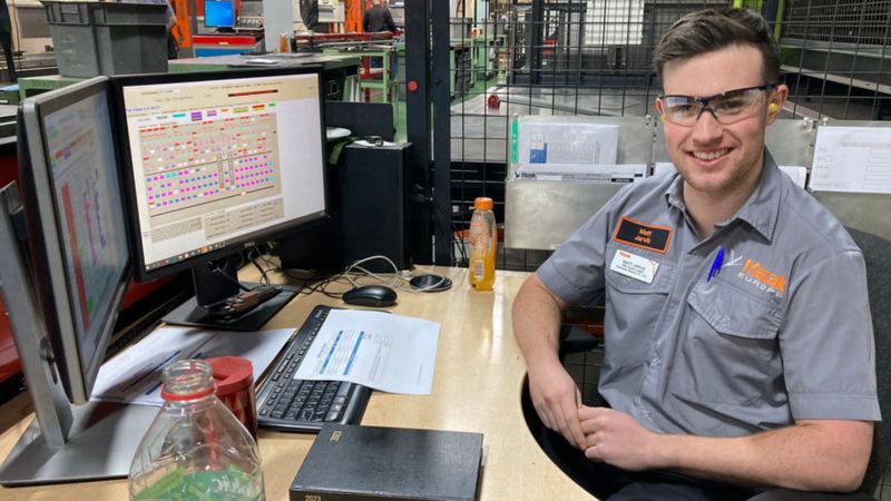 Worcester tools manufacturer Mazak to recruit more apprentices - BBC News