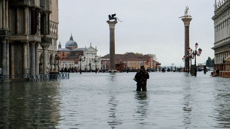 Venice floods: The historic sites affected - BBC News