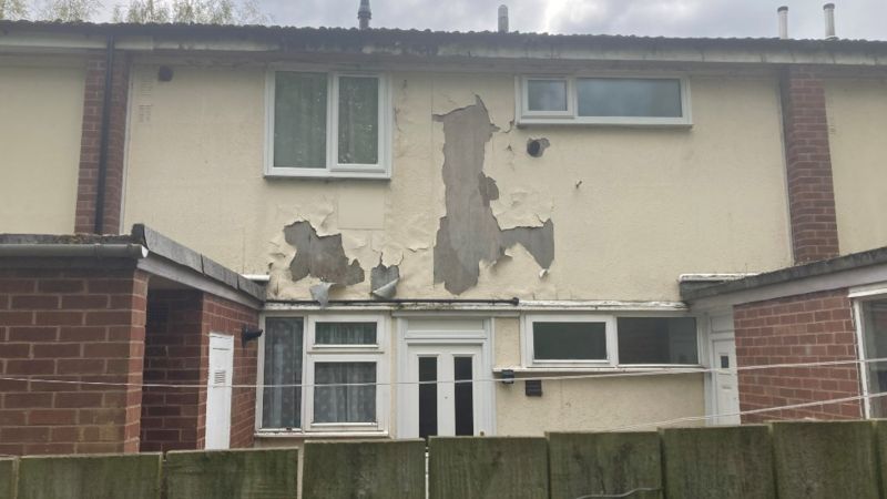 Nottingham City Council tenants say houses in poor repair - BBC News