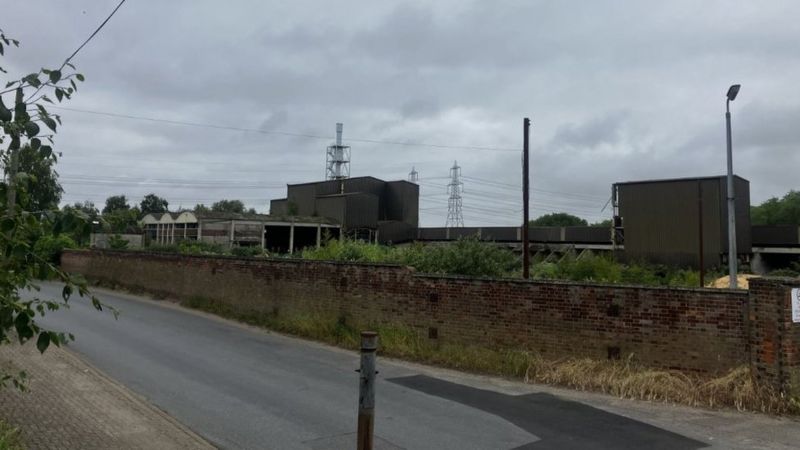 Bramford's fire-ravaged Fisons factory causes resident resentment - BBC ...