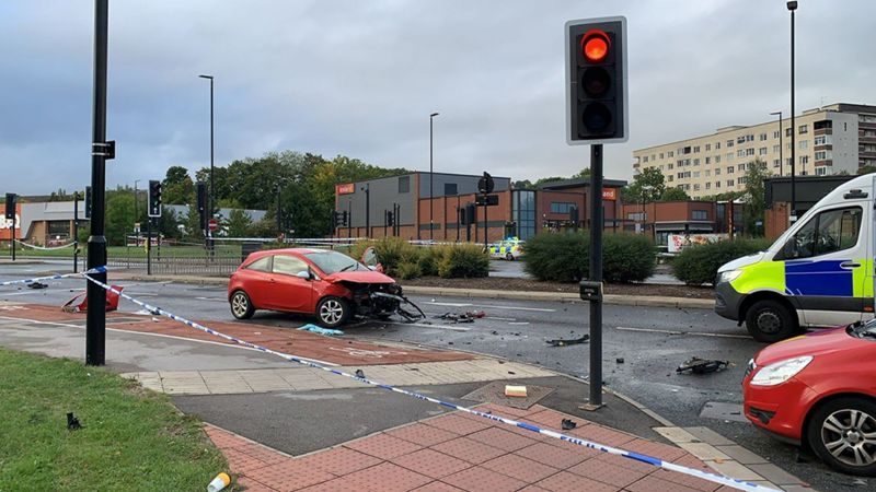 Sheffield A61: Police officers hit by car after collision report - BBC News