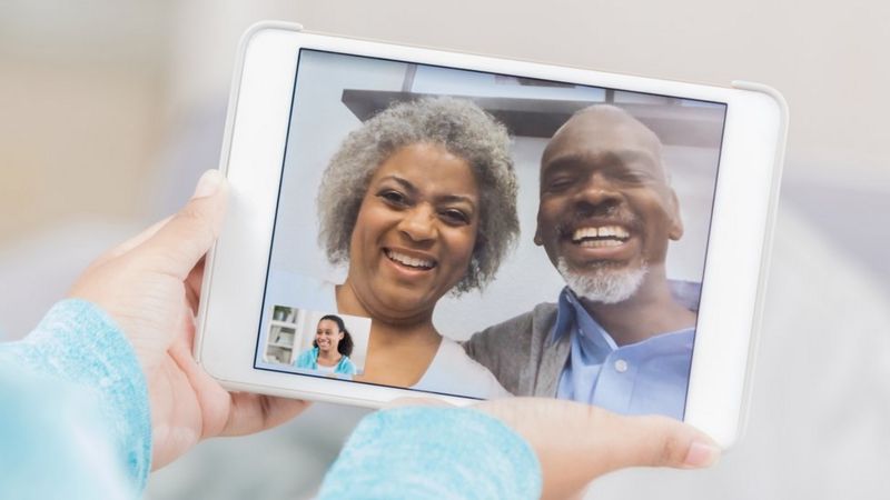 Step-by-step guide: How to video call your family - BBC News