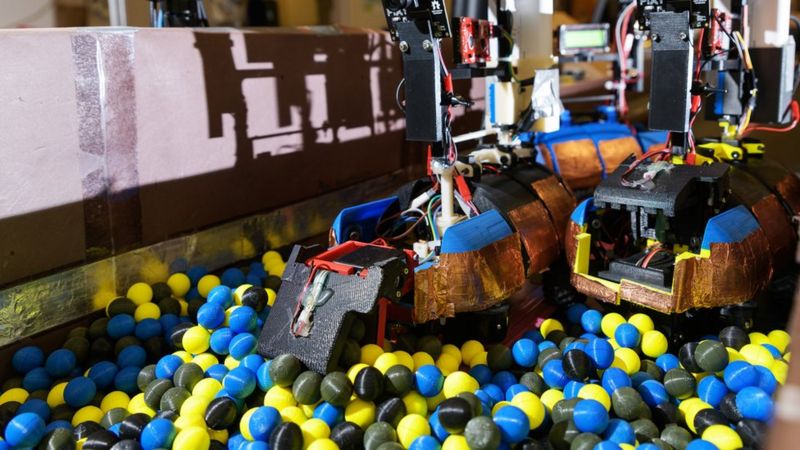 Ants show 'lazy' approach may be best for digging - BBC News