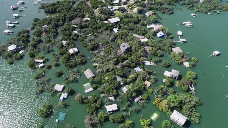Climate change: 'Bleak' outlook as carbon emissions gap grows - BBC News