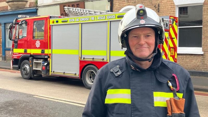 Fire breaks out at Taunton commercial property - BBC News