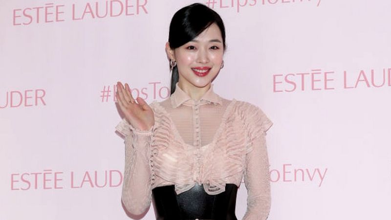 K-pop star Sulli found dead aged 25 - BBC News
