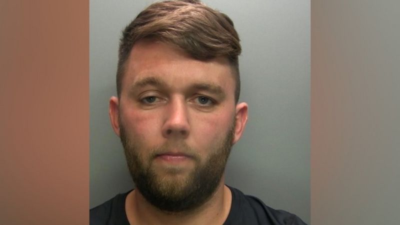 Search for man who helped Ryan Kirkpatrick murderers - BBC News