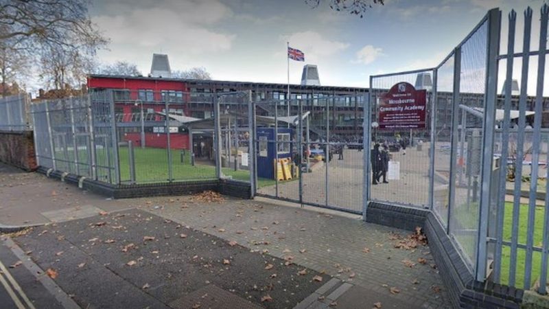 A-Level results: Hackney twins secure Oxbridge places - BBC News