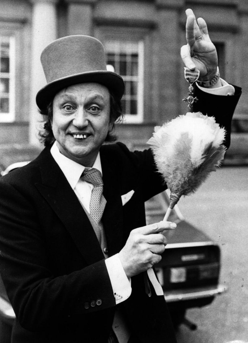 In pictures: Sir Ken Dodd - BBC News