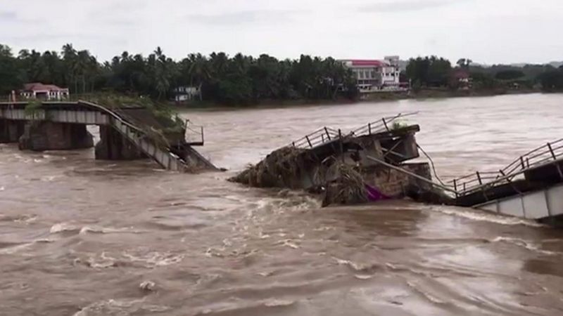 Kerala floods: A million in camps and thousands stranded - BBC News