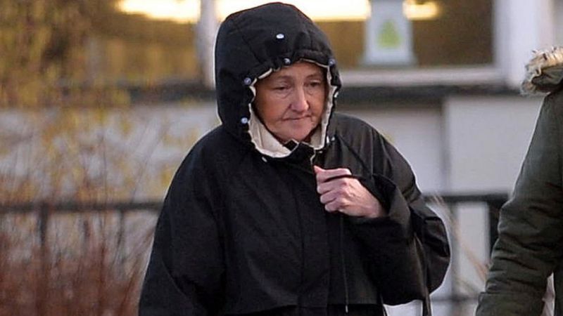 Carer jailed for stealing £20,000 from Glasgow OAP - BBC News
