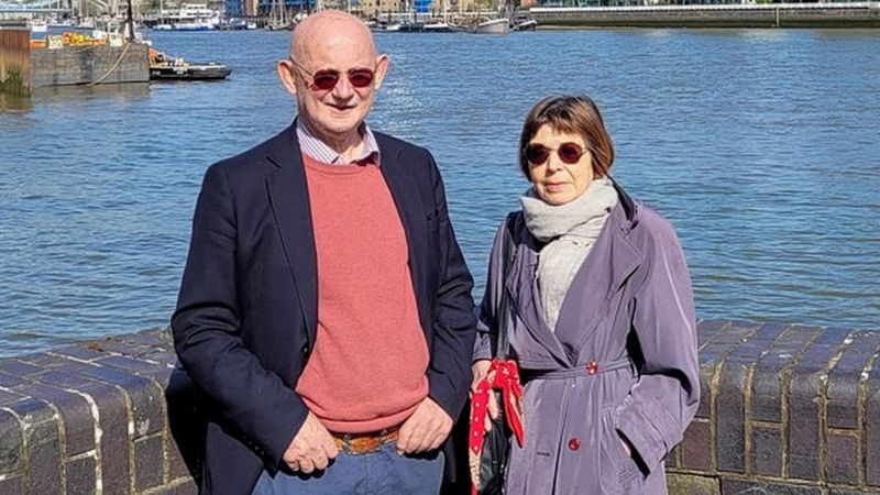 Investors seek millions from Woodford fund collapse - BBC News