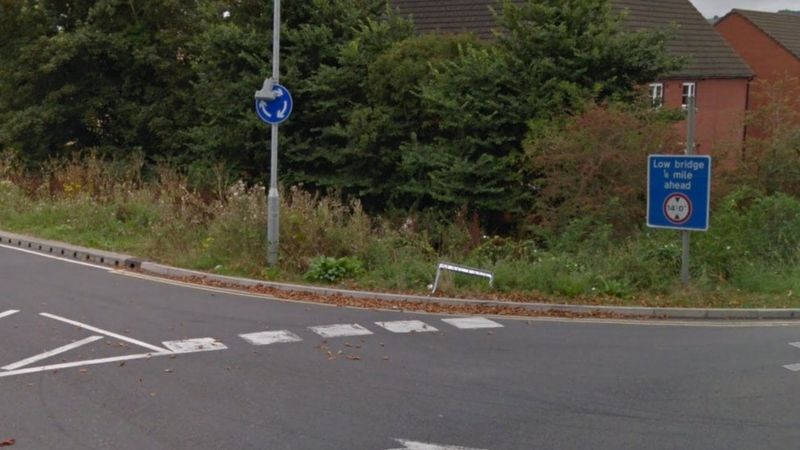 Westbury's controversial Slag Lane signs to be reinstated - BBC News