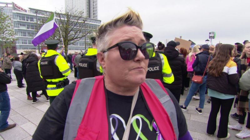 Transgender-related protesters divided by police in Belfast - BBC News