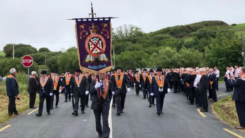 Donegal Orange Order parade takes place in Rossnowlagh - BBC News