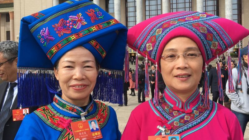Xi Jinping: How China's president got ahead, in hats - BBC News