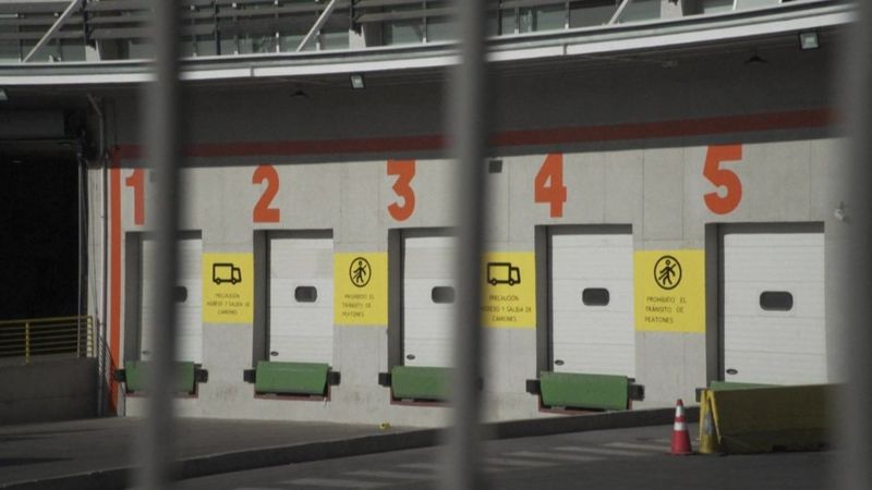 Chile robbery: Armed gang steals $15m from Santiago airport - BBC News