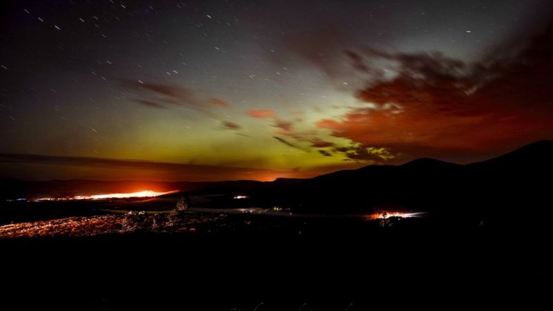 In pictures: Spectacular aurora lights up Scotland - BBC News