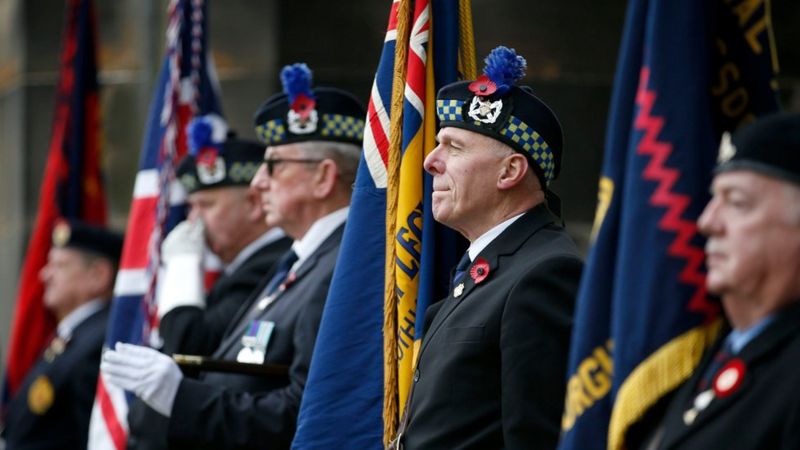 Armistice Day: Two minutes' silence marks day of remembrance - BBC News