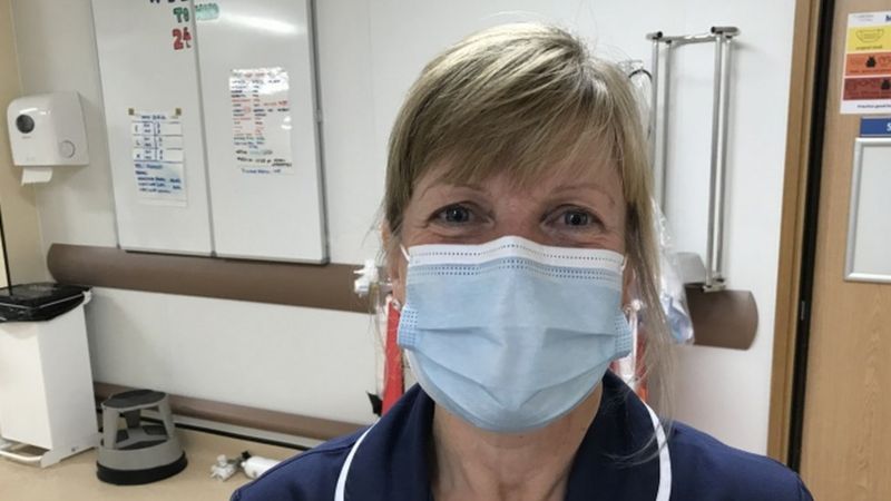 New robot aiding surgery at Wolverhampton hospital - BBC News