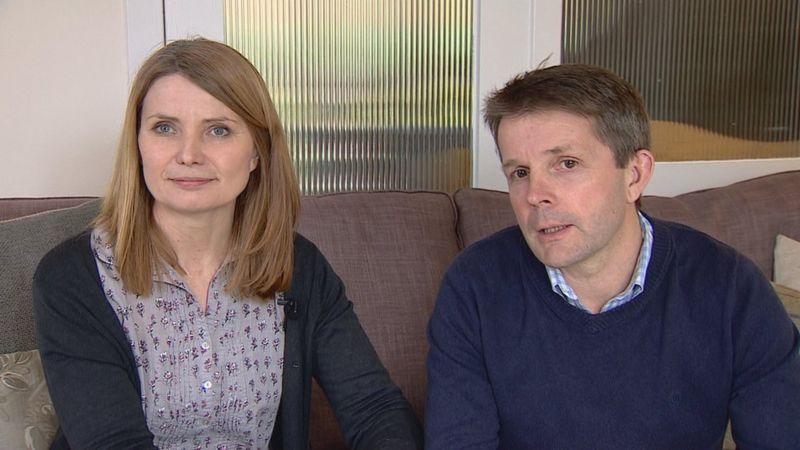 Wife hands military command to husband - BBC News