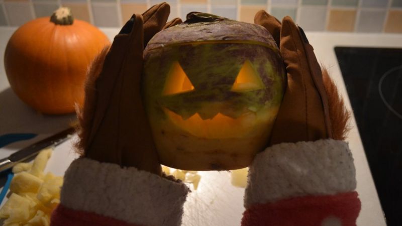 Do turnip lanterns still haunt Halloween? - BBC News
