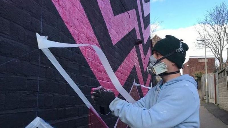 Pink Floyd fan marks milestone with Norwich murals - BBC News