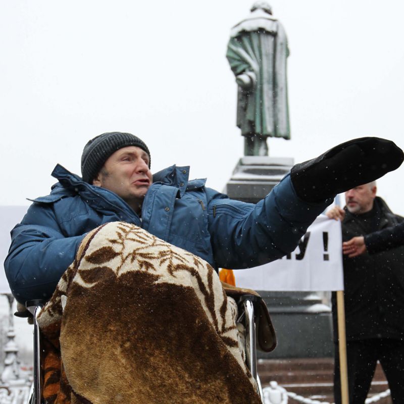 Goodbye Russia: A generation packs its bags - BBC News