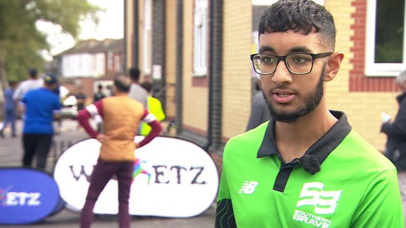 Southern Brave: Cricketer Jafer Chohan inspires young players - BBC News