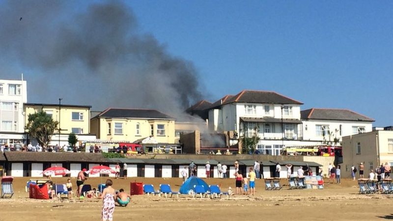 Fire breaks out at Isle of Wight seafront hotels - BBC News