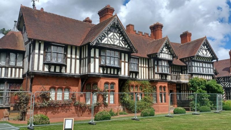 Repair work on historic Wightwick Manor begins - BBC News