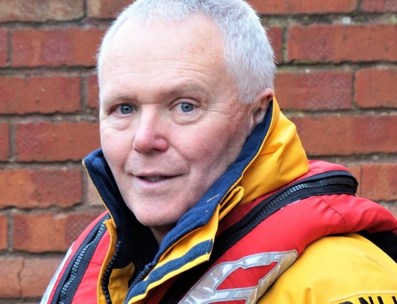 RNLI Cullercoats' Geoff Cowan celebrates 50 years - BBC News