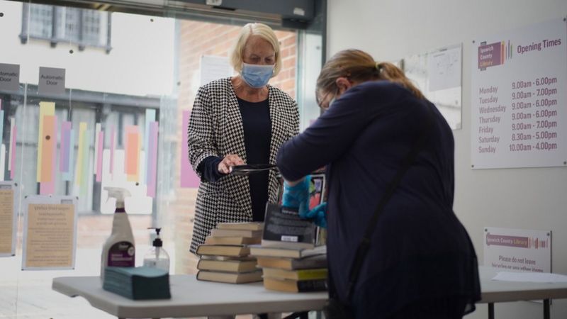 Coronavirus: How libraries provided a lifeline in lockdown - BBC News